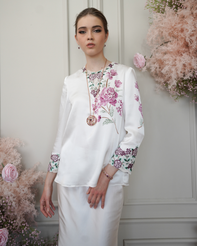 ROSE IN OFF-WHITE – Merahjambu