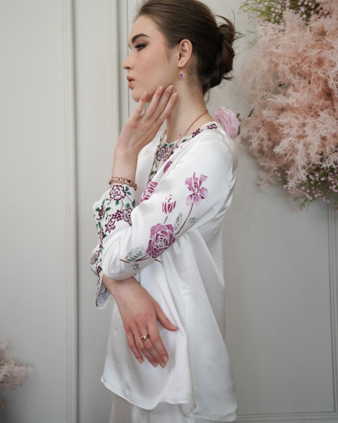 ROSE IN OFF-WHITE – Merahjambu