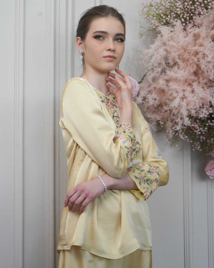 ROSE IN SOFT YELLOW – Merahjambu